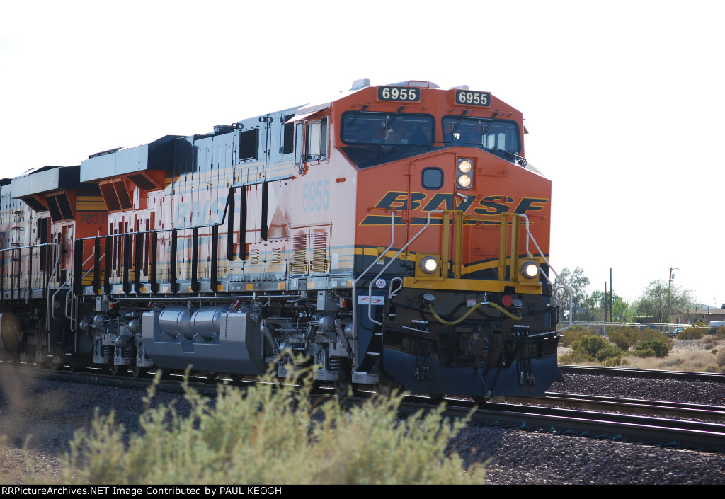 BNSF 6955 comes to a stop in front off me as she waits to enter the yard to go east to BNSF ...